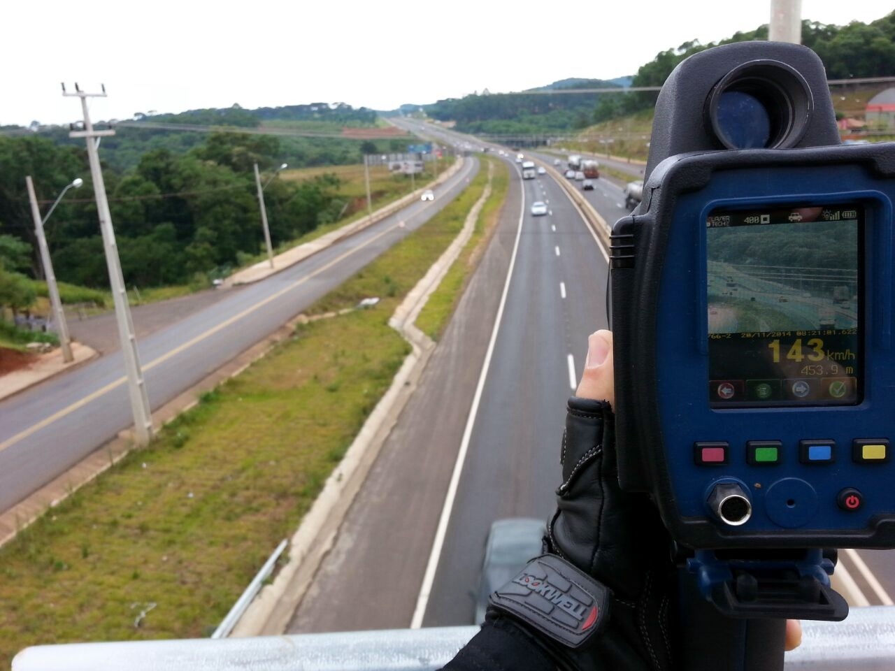 Radar móvel tem tolerância de velocidade? - Posto de Vistoria